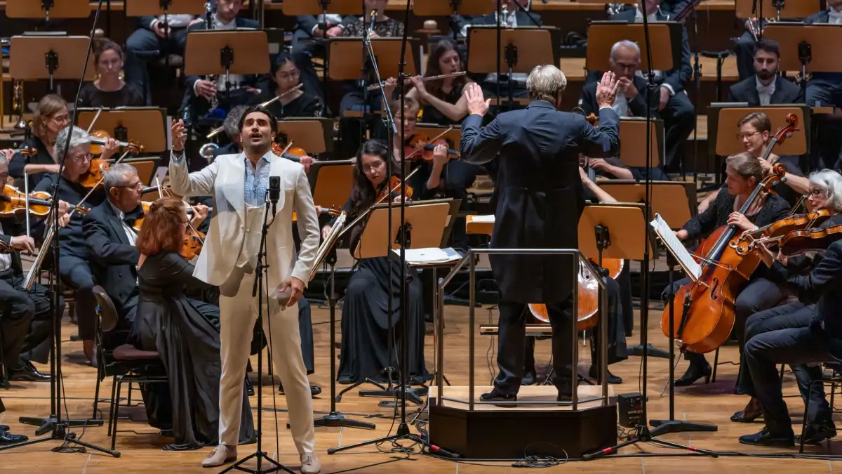 Musikfest: Tenor Jonathan Tetelman feiert triumphales Bremen-Debüt