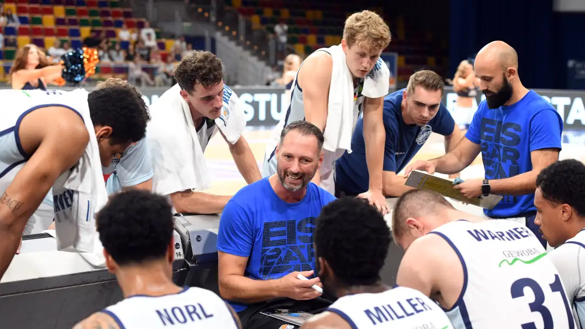 Basketball: Eisbären Bremerhaven eröffnen Saison in Bremer ÖVB-Arena