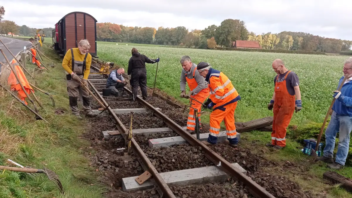 Museumsbahn Bruchhausen-Vilsen: Ehrenamtliche erneuern Gleise