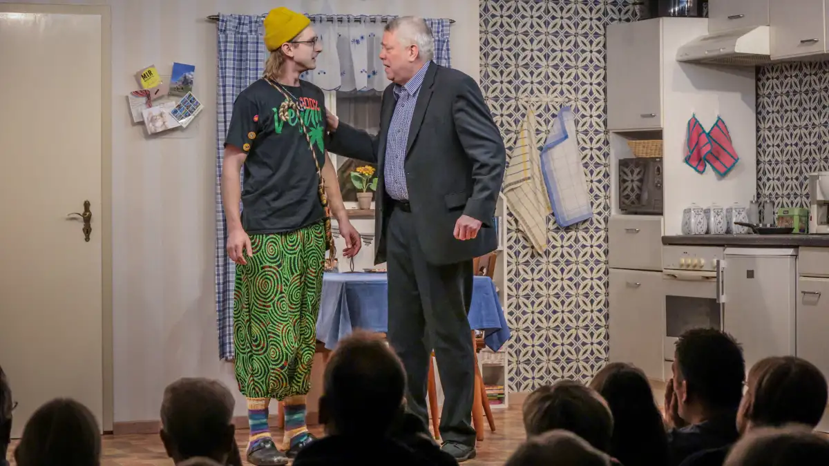 Vor vollem Haus: Plattdeutsche Komödie begeistert in Otterstedt