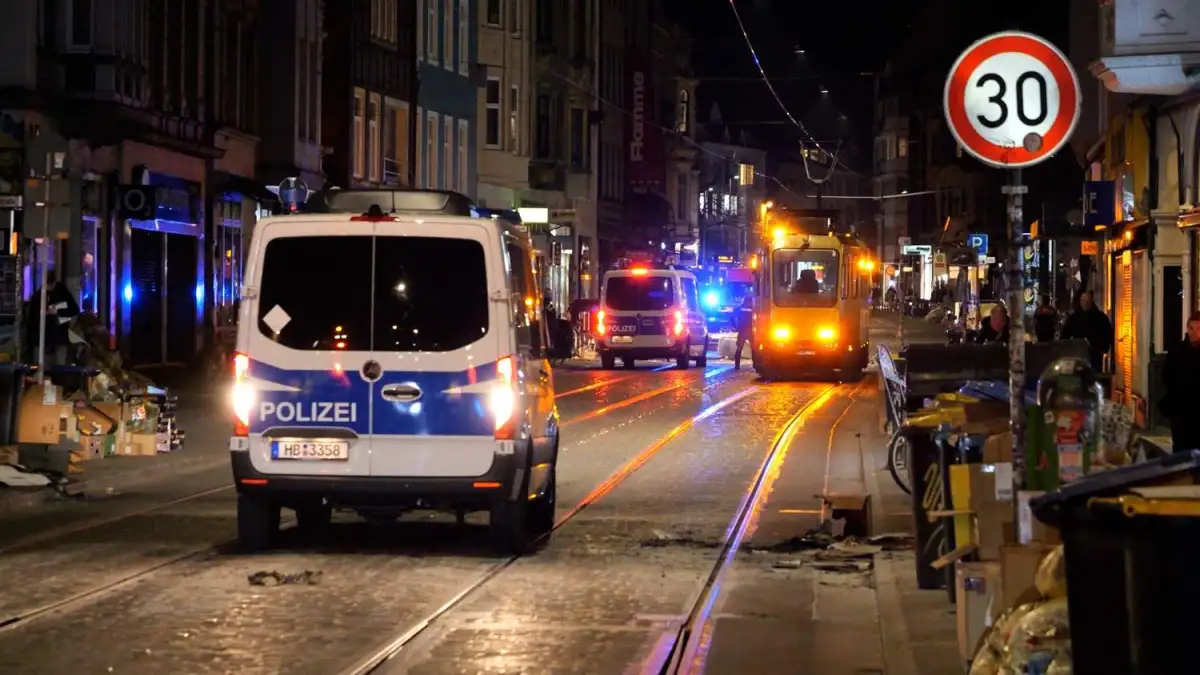 Bremer Viertel: Vermummte randalieren und rufen Parolen