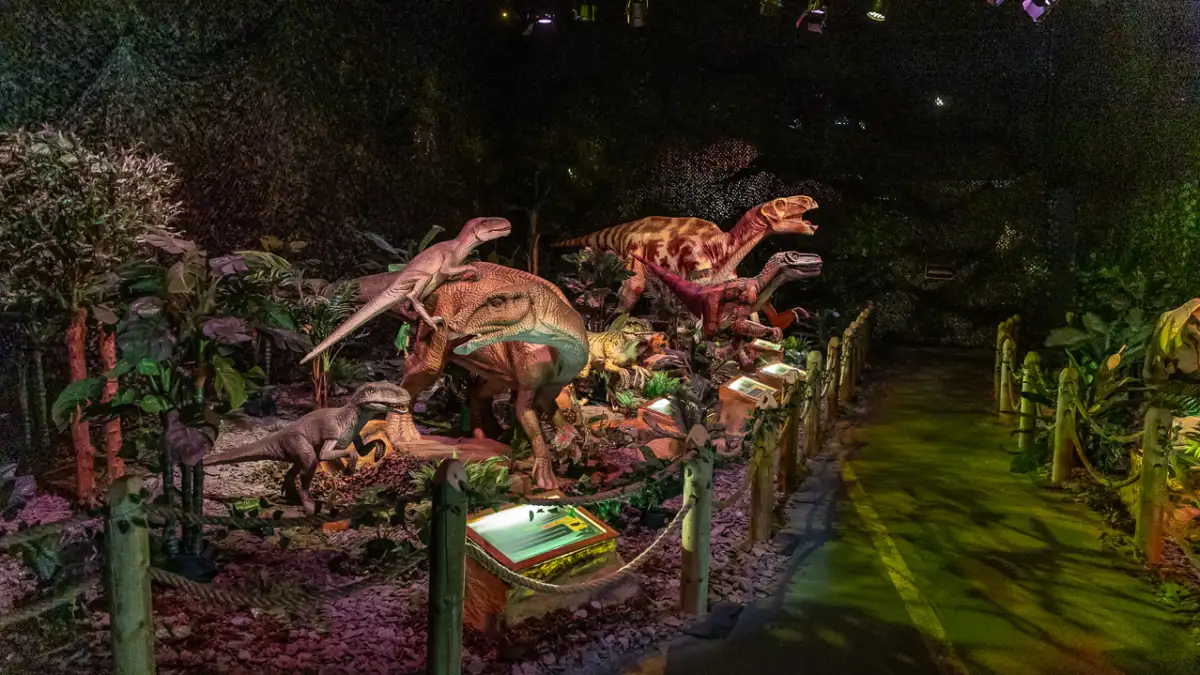 Bremen: Bilder der "Dinos alive"-Ausstellung in der Energiezentrale