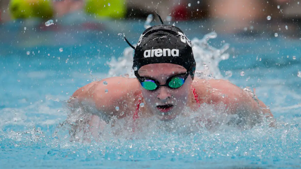 Schwimmen: Delmenhorsterin Alina Meyer holt Gold bei Jugend-DM