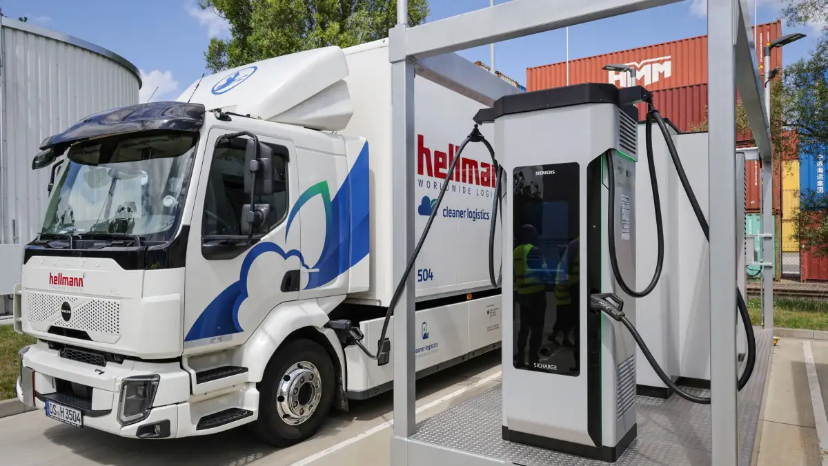 Bremen: Wie Hellmann Logistics Elektro-Lkw einsetzt