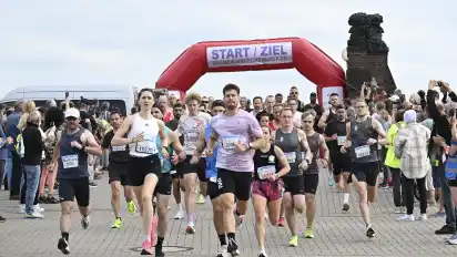 Rekordteilnahme beim Bremer Brückenlauf mit Unterwäschelauf