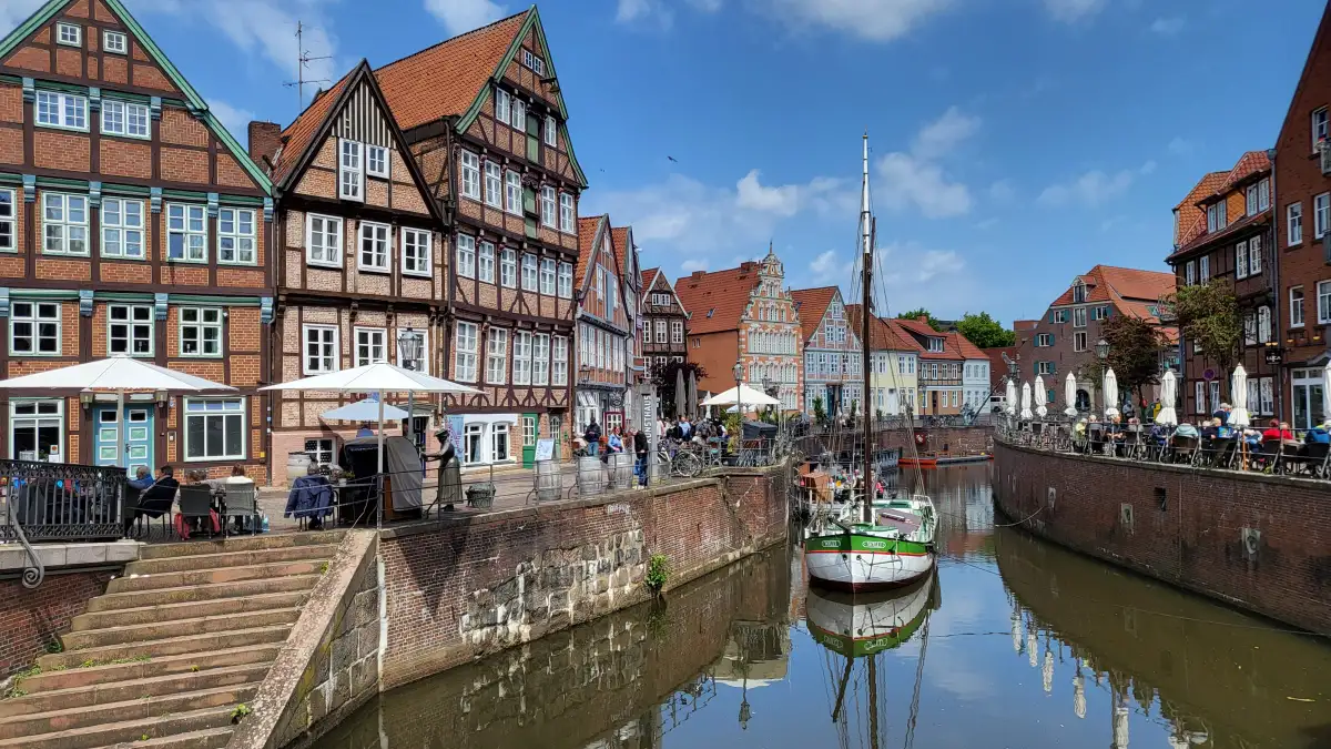 Von Bremen nach Stade: Stadtgeschichte und Sehenswürdigkeiten