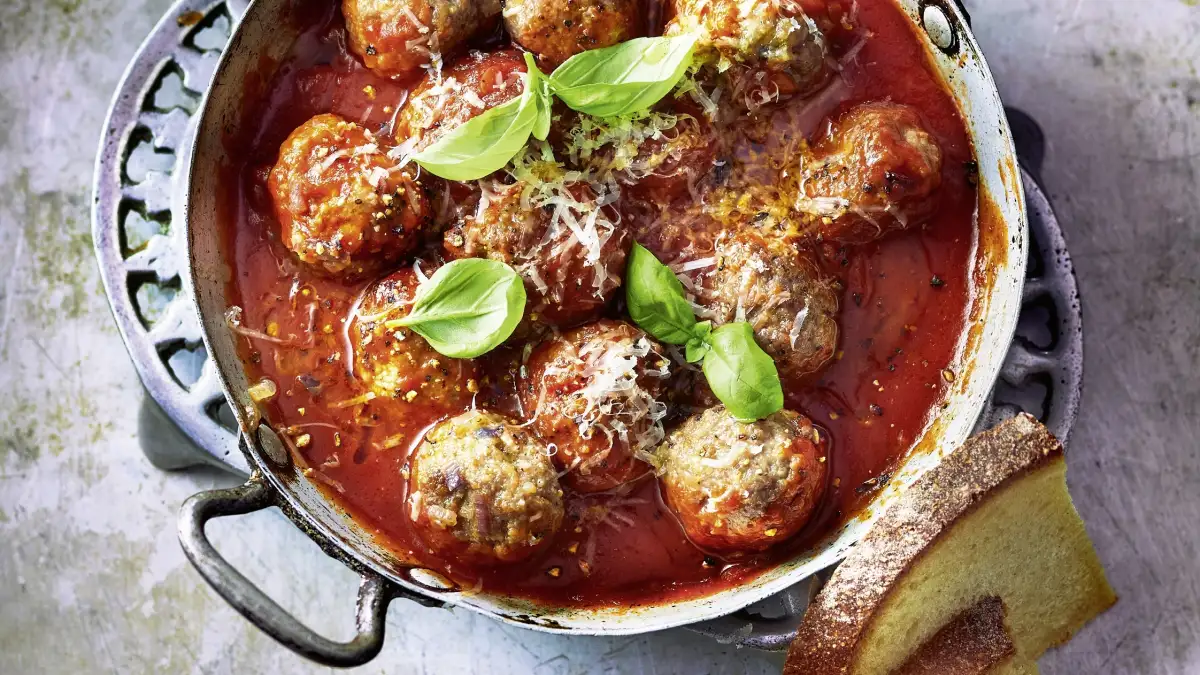 Klassiker der italienischen Küche: Hackbällchen in Tomatensoße