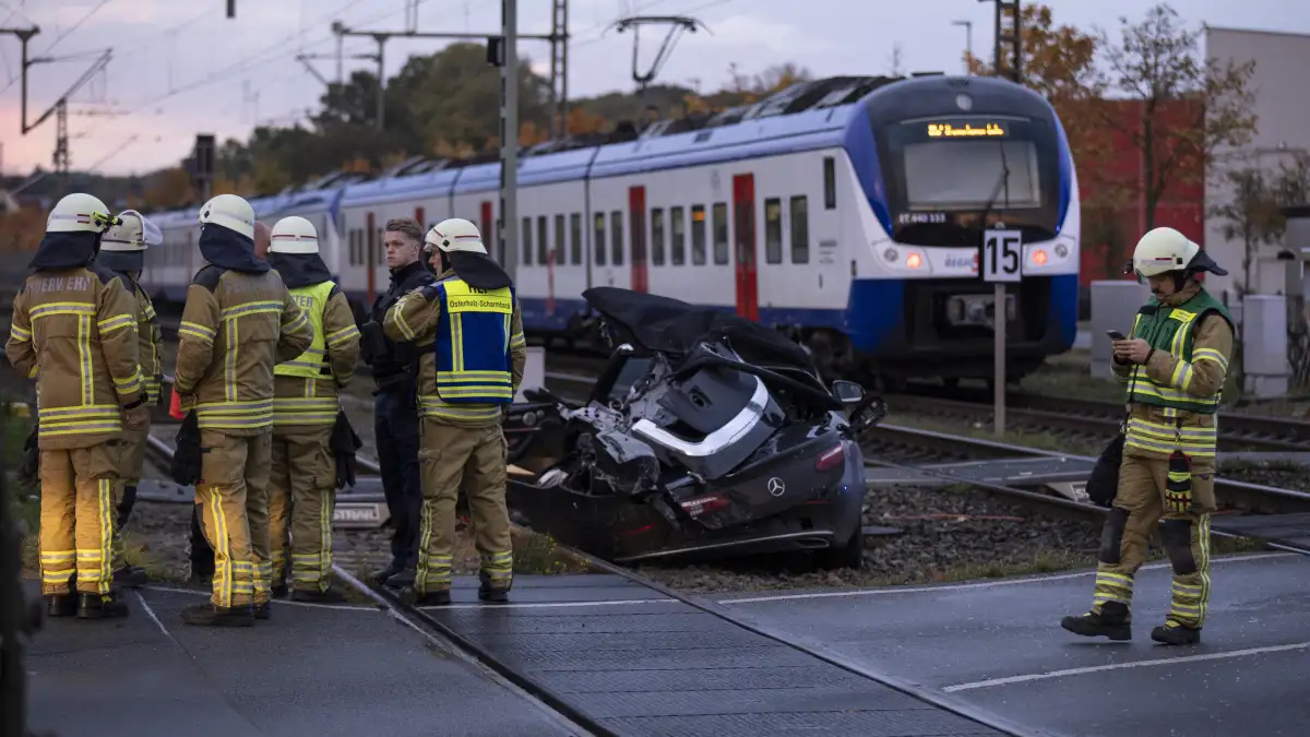 Nach Zugunfall: Polizei ermittelt am Bahnübergang in Osterholz