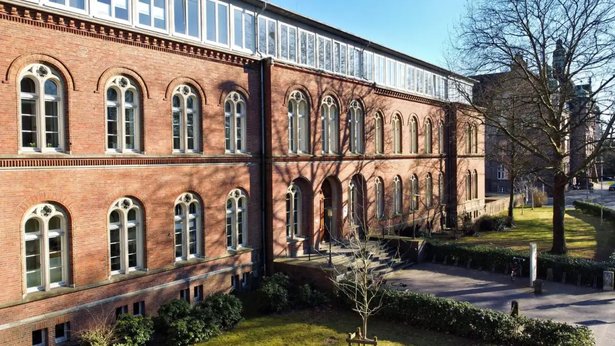 Delmenhorst: Angeklagte der "Black Axe" wegen Betrugs vor Gericht