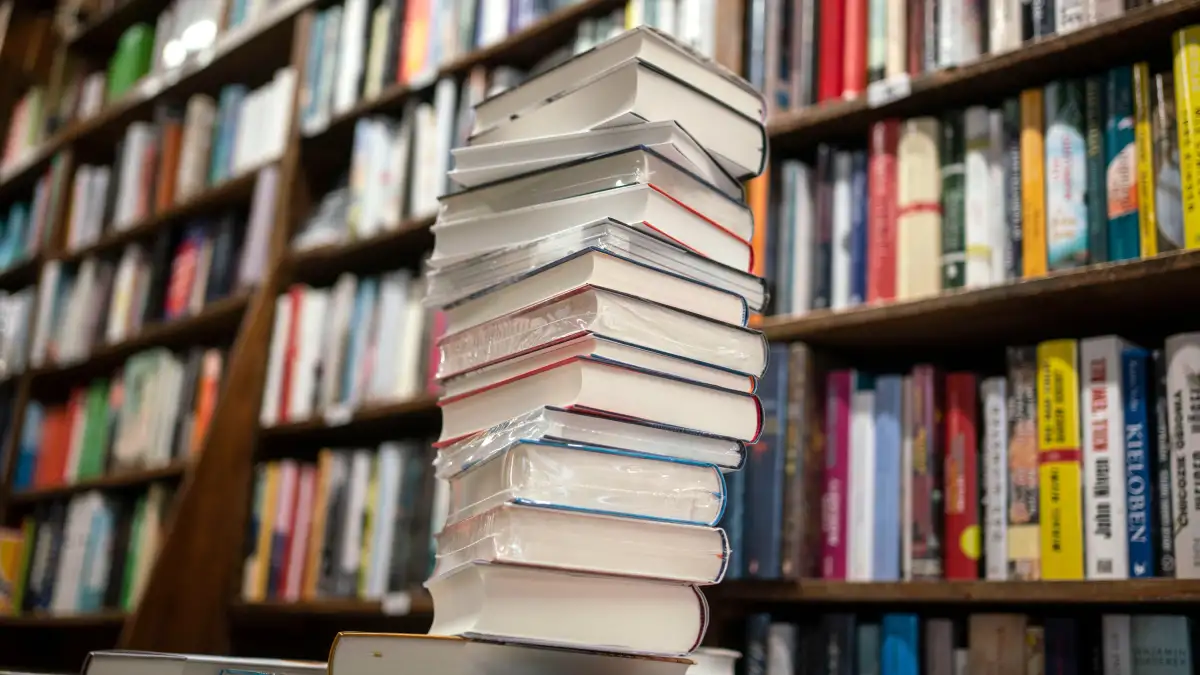 Umfrage: Welche Bücher nehmen Sie mit ins nächste Jahr?