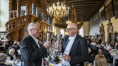 Schnee, Shanty und Frack: So startet die Schaffermahlzeit in Bremen